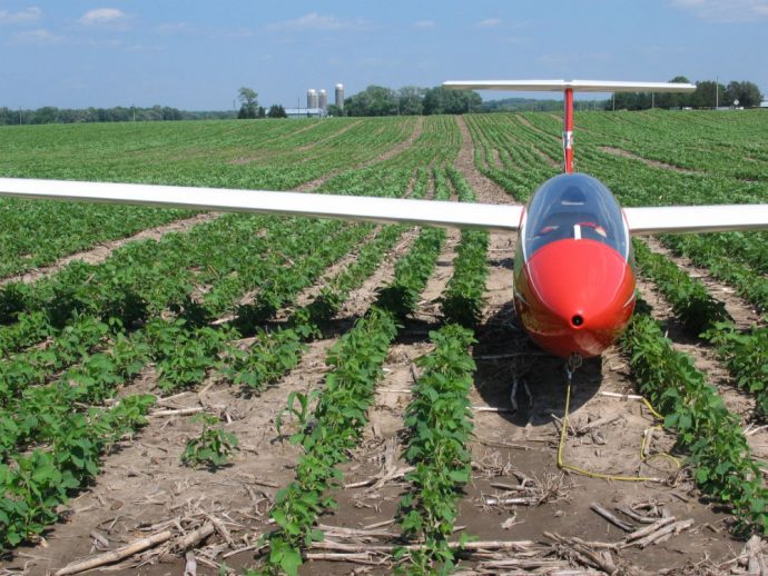 A glider flyer named Skysailor finds the earth : Air Facts Journal