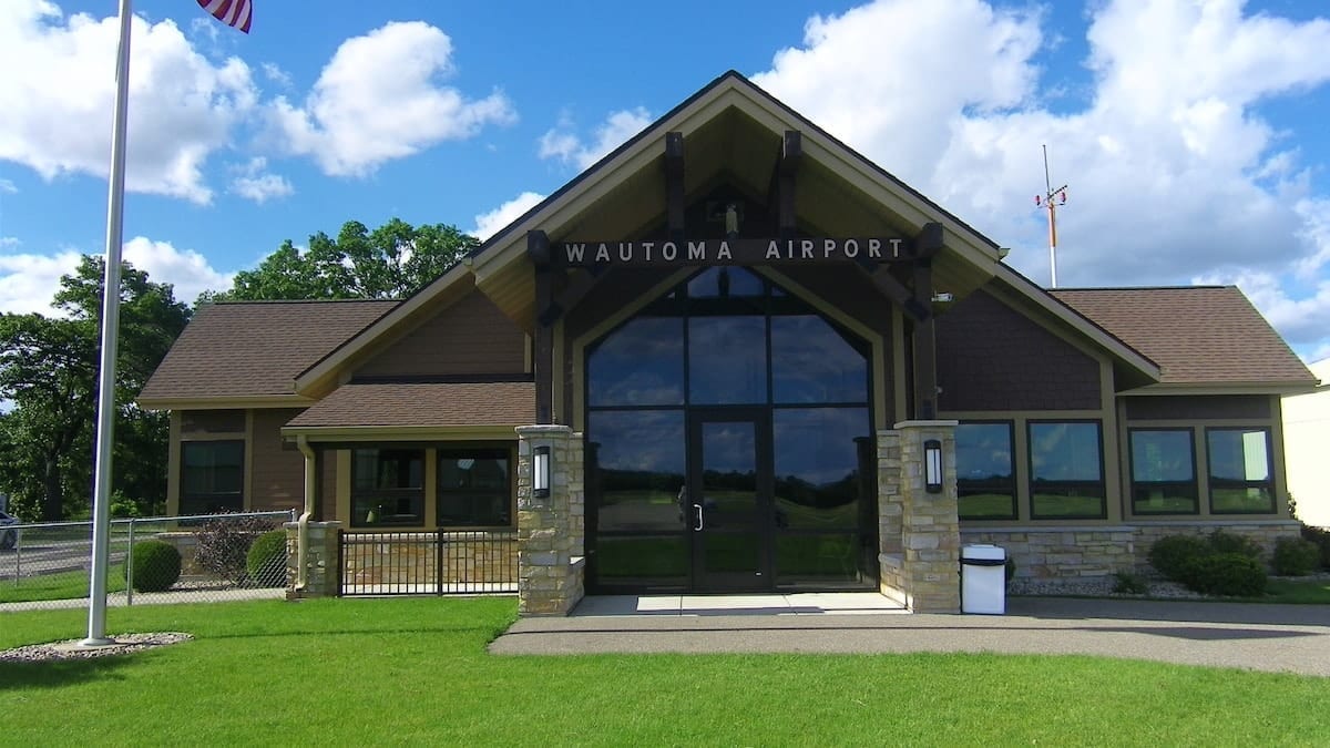 Nine things I know about flying in Wisconsin : Air Facts Journal