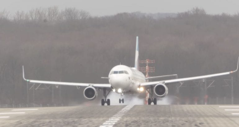 Landings at the crosswind limit : Air Facts Journal